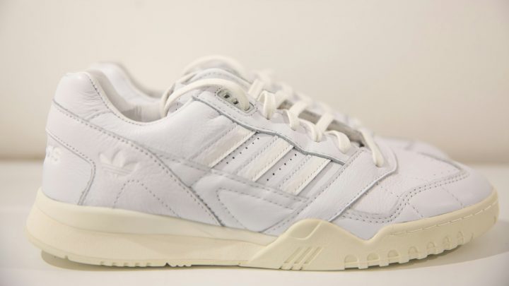 15 Rekomendasi Sepatu Putih Polos Terbaik untuk Segala Acara