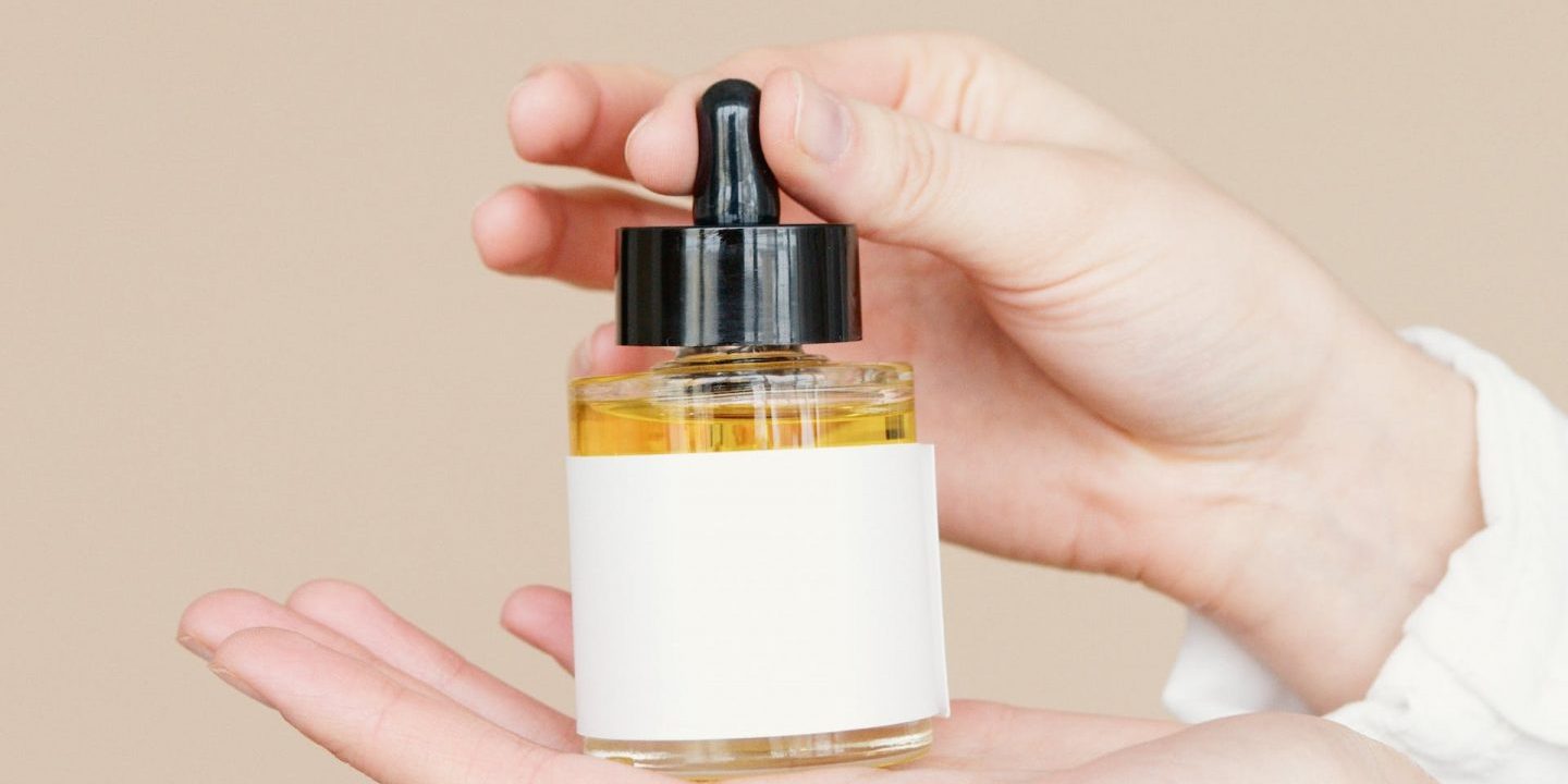 15 Rekomendasi Merek Vitamin Rambut Pria, Terbukti Ampuh!