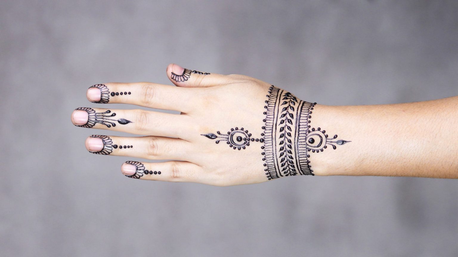 Cantik, Inilah 15+ Inspirasi Desain Henna Simple untuk Pemula!