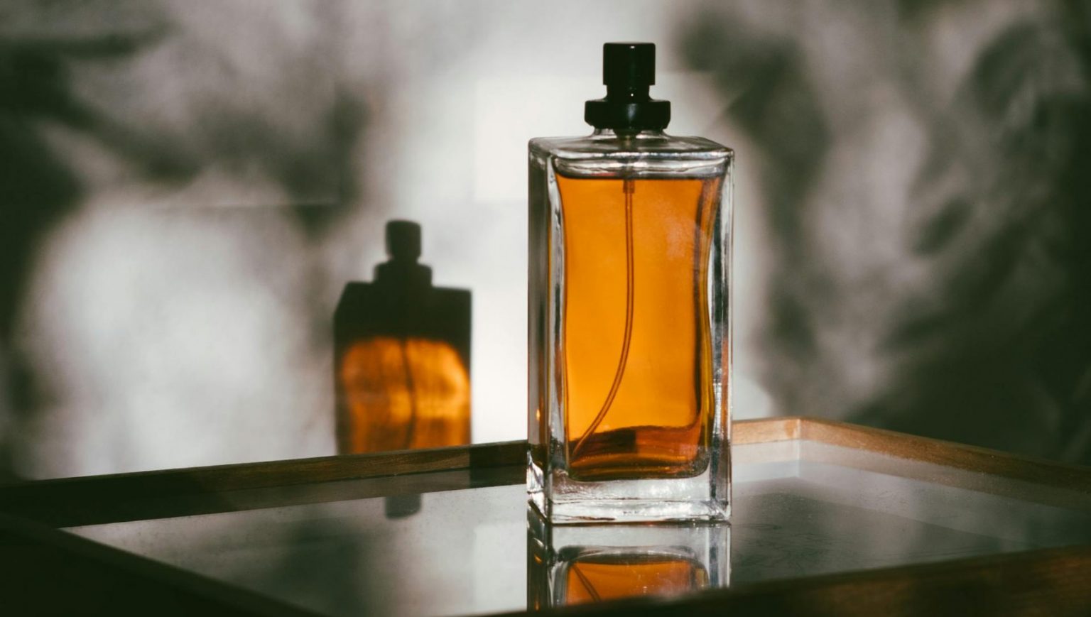 12+ Rekomendasi Parfum Refill Pria Terbaik dan Tahan Lama!