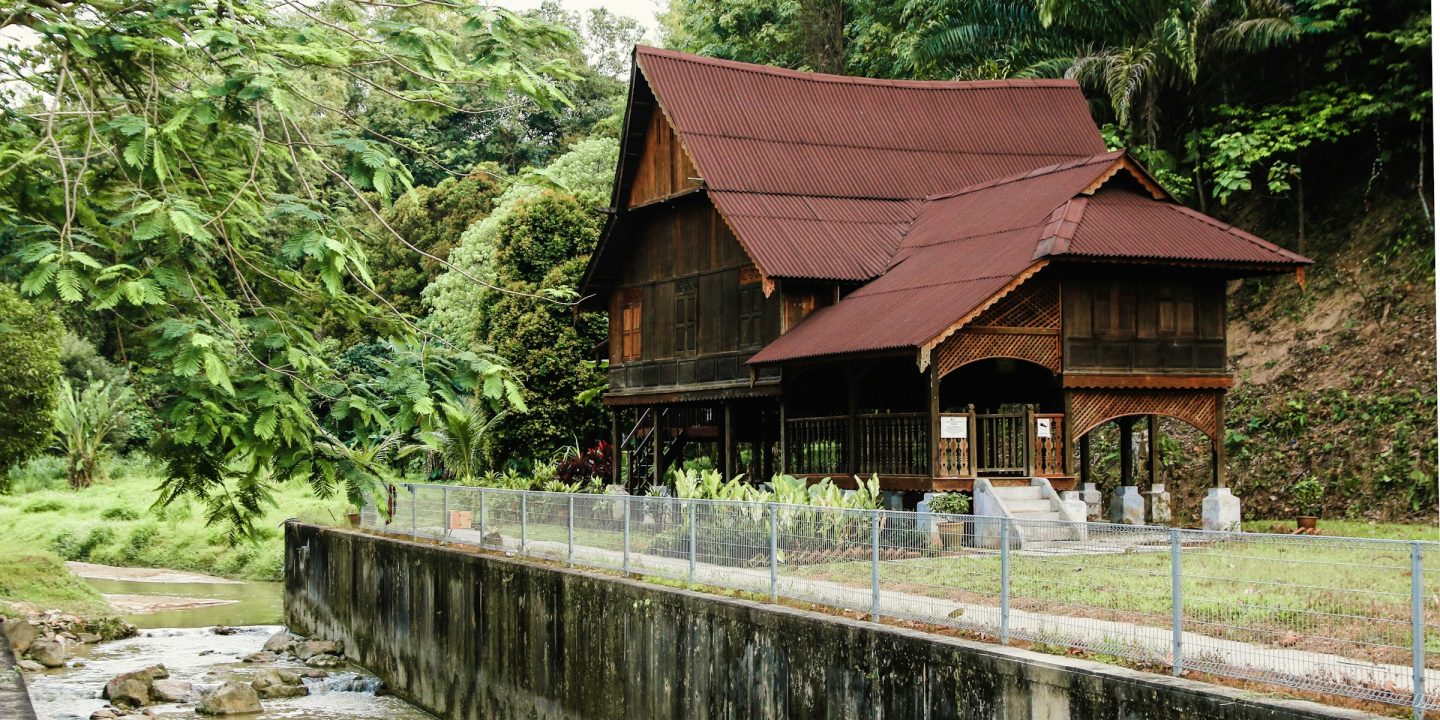 Timeless, Ini 30+ Desain Rumah Jawa Modern yang Menawan!