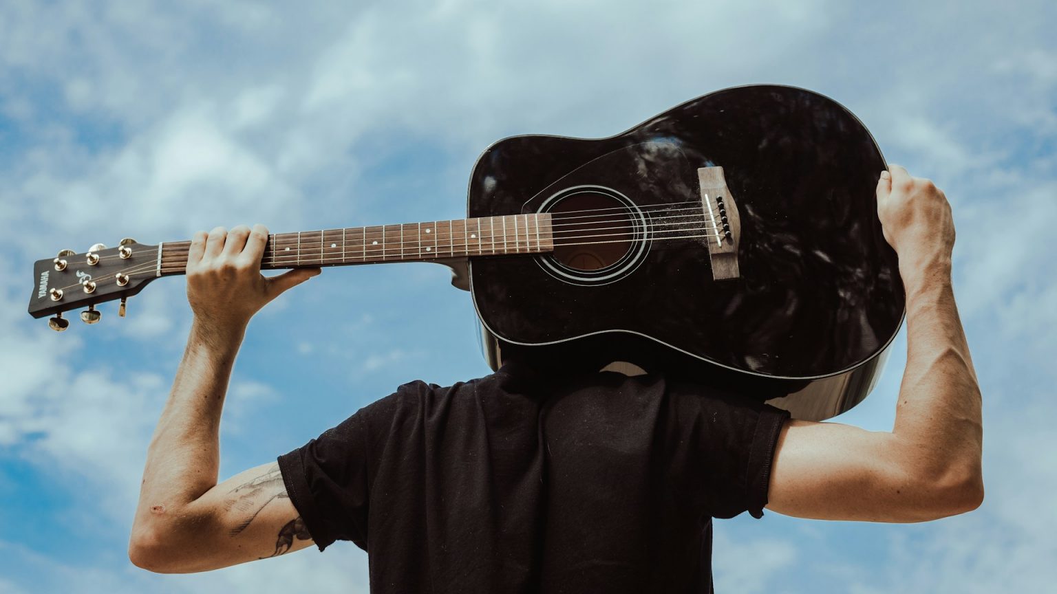 17 Rekomendasi Gitar untuk Pemula yang Baru Belajar Musik