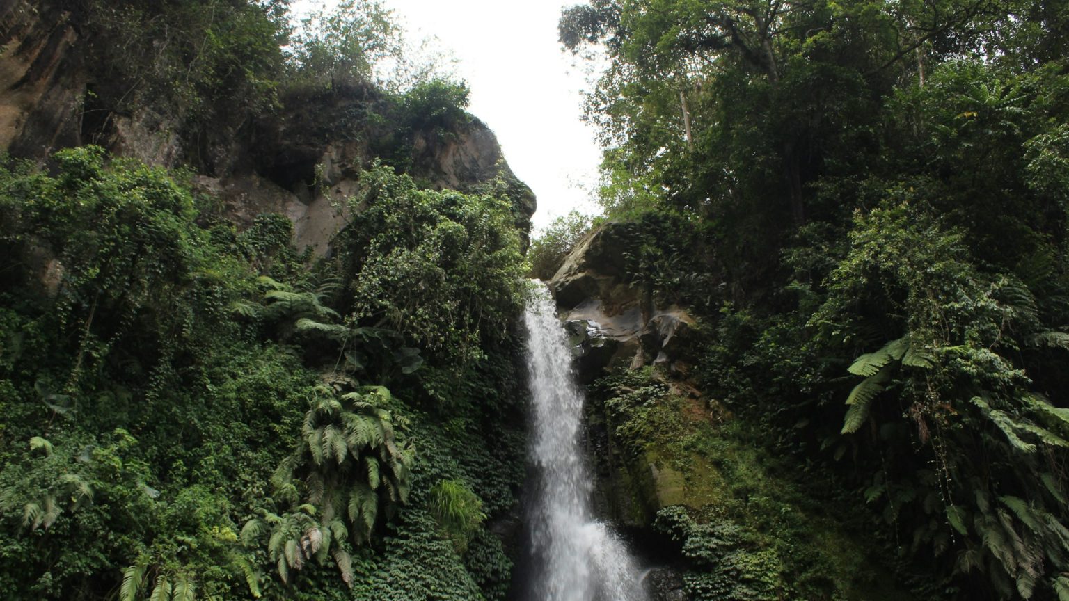 Keindahan Coban Glotak yang Eksotis di Lereng Gunung Kawi