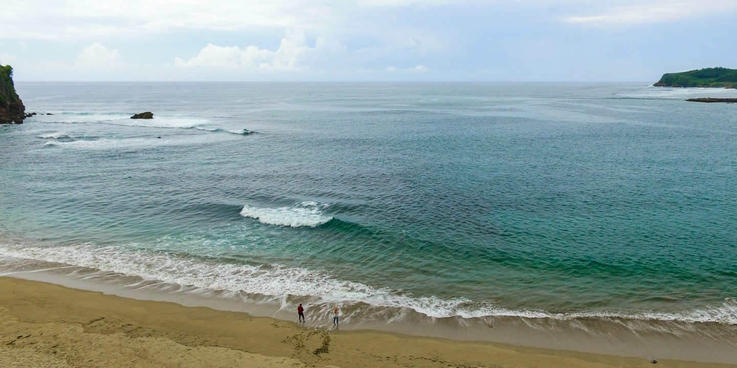 20+ Rekomendasi Pantai di Blitar dengan Panorama Terbaik