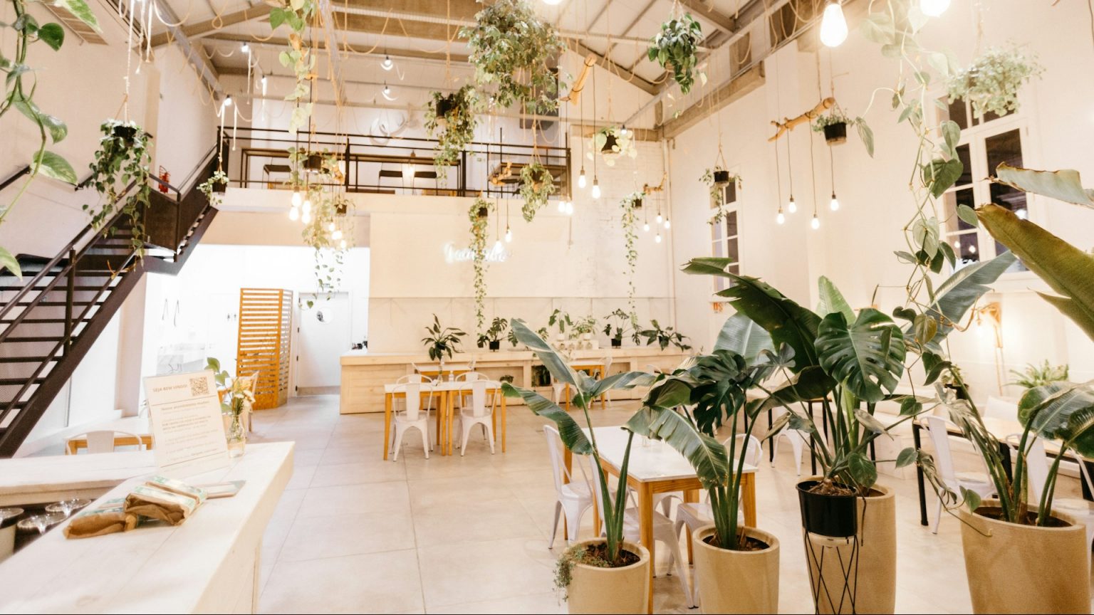 10 Rekomendasi Cafe di Jember, Cozy dan View yang Indah