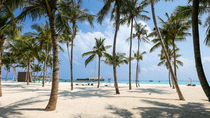 Wisata Pantai Cacalan: Daya Tarik, Lokasi, dan Harga Tiketnya