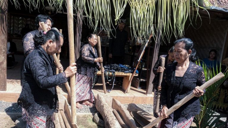 Desa Wisata Osing Kemiren, Mengintip Tradisi Unik Suku Osing